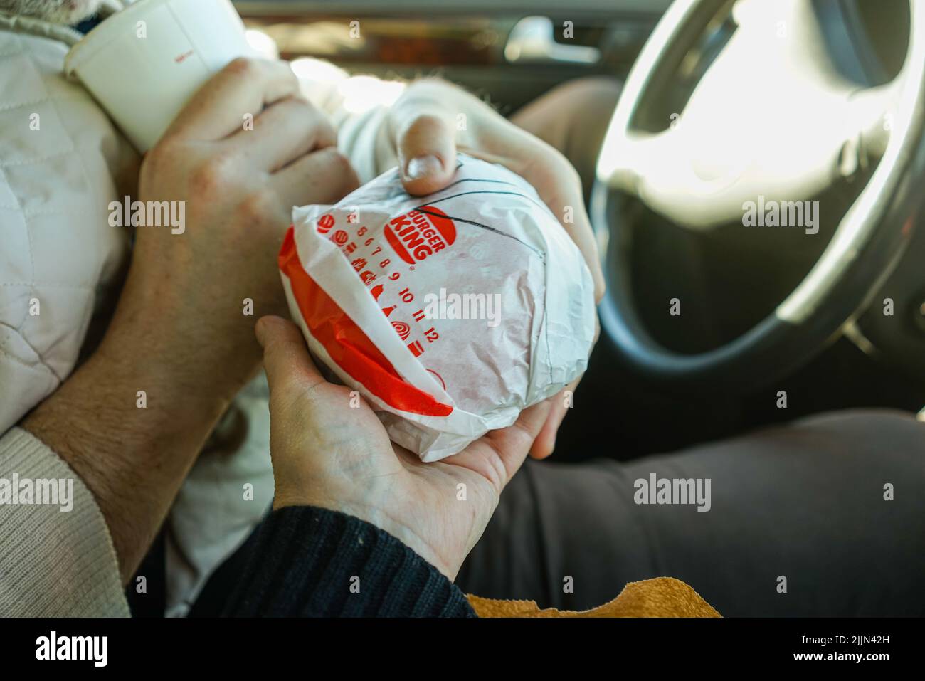 Handing burger hi-res stock photography and images - Alamy