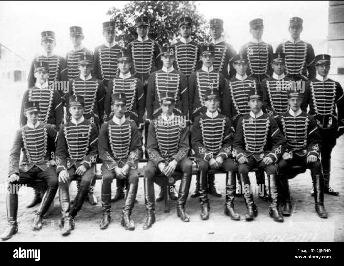 Group photo scene hi-res stock photography and images - Alamy