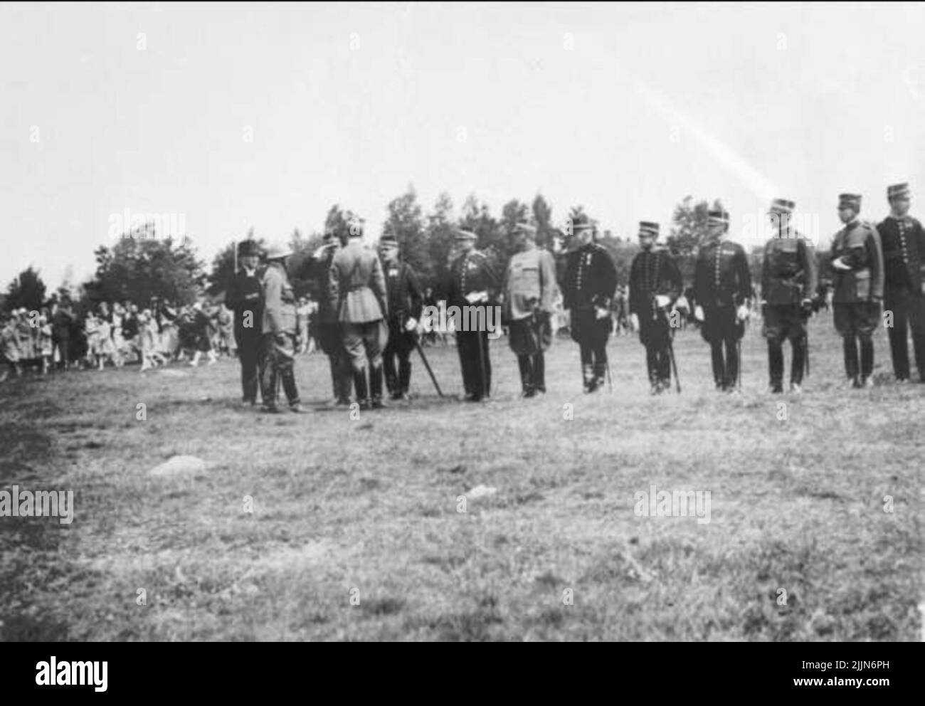 Show military Black and White Stock Photos & Images - Alamy