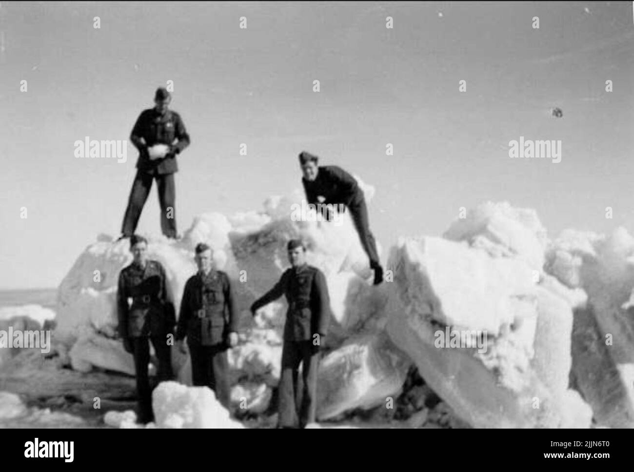 Military sheds hi-res stock photography and images - Alamy