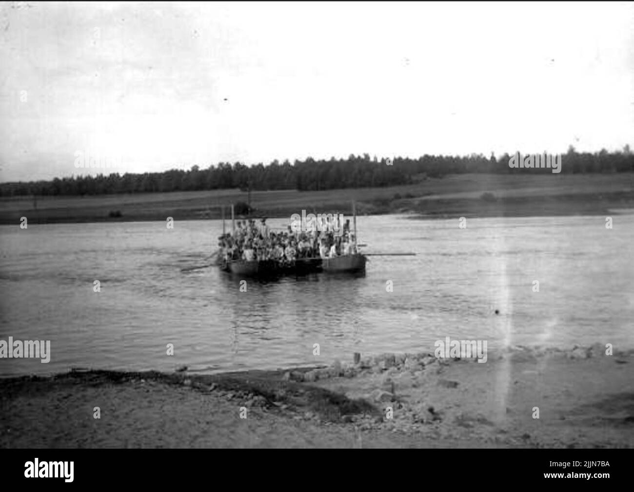 The engineering force, pontoon ferry at Gullspång around 1911..objelt ...
