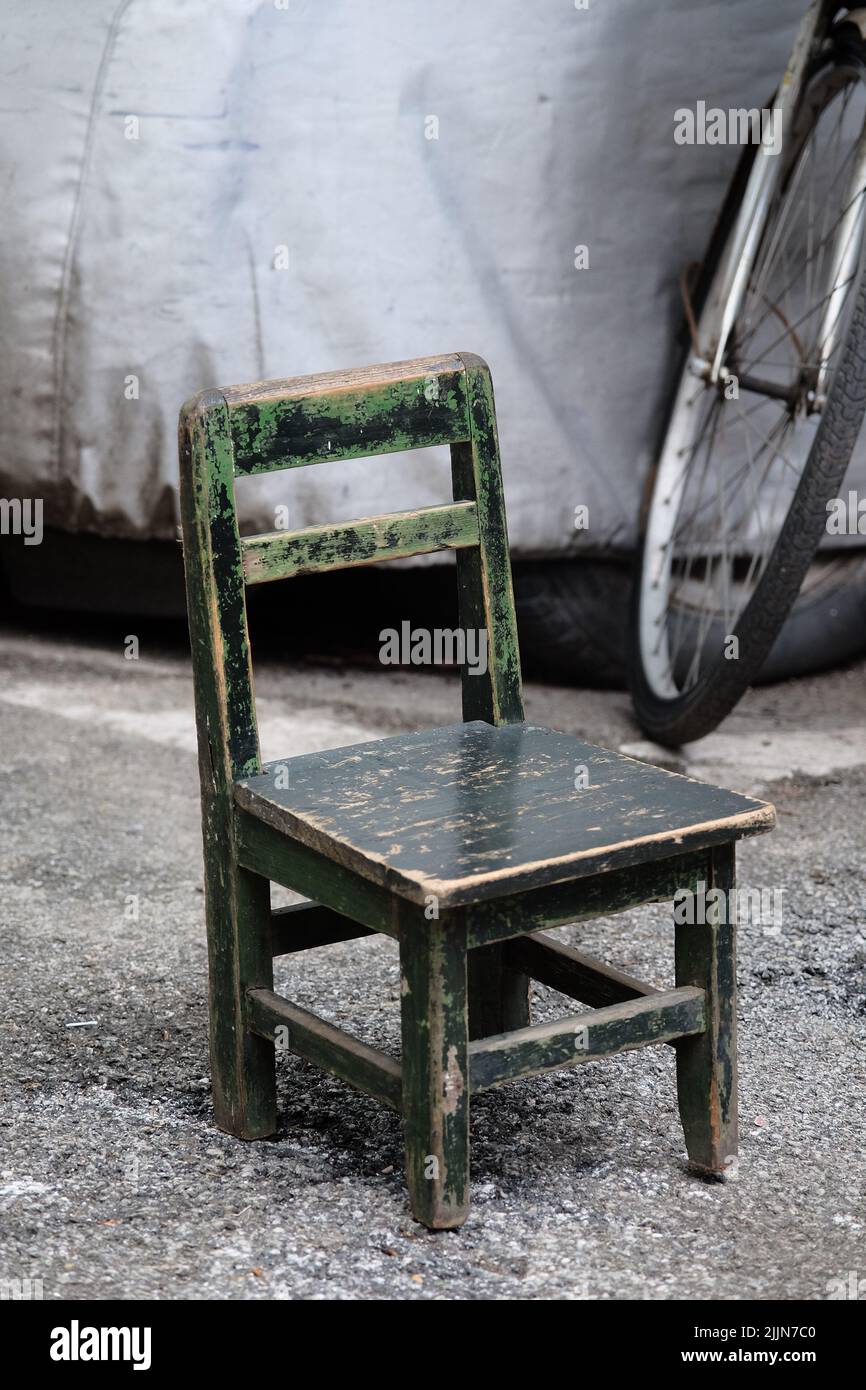 Old battered chair hi-res stock photography and images - Alamy