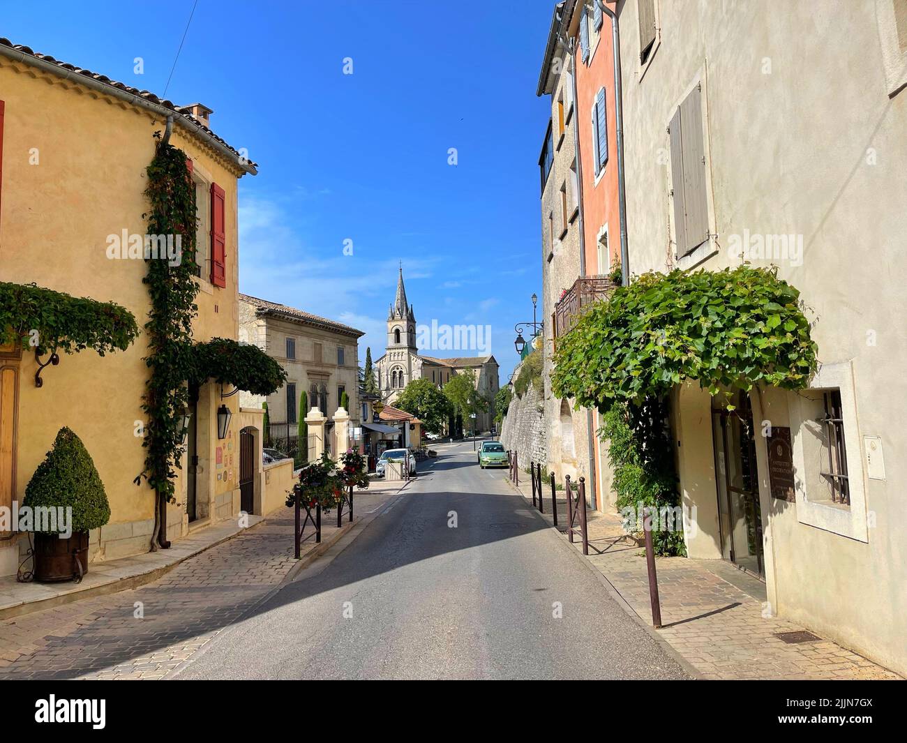 Village street scene, Bonnieux, Vaucluse, Provence-Alpes-Cote-d'Azur ...