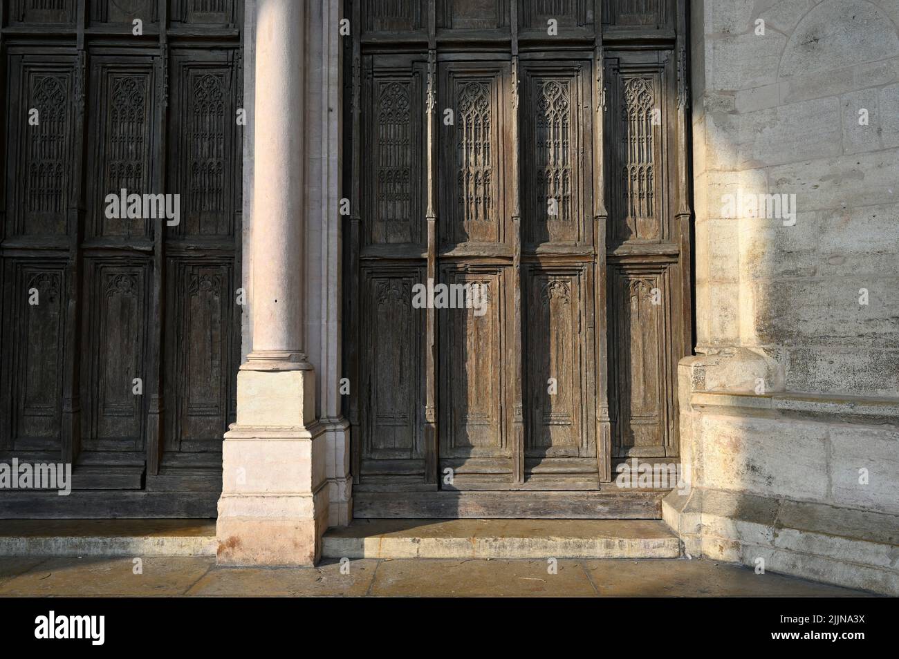 The collegiate church of Notre-Dame (Basilique Notre Dame), Beaune FR ...