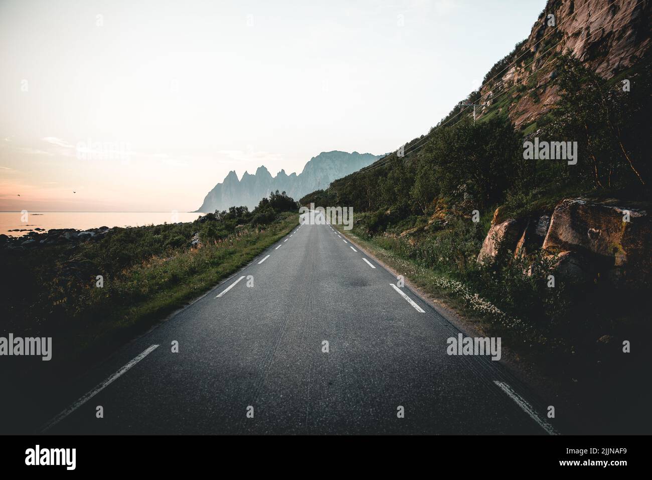 Long asphalt road hi-res stock photography and images - Alamy