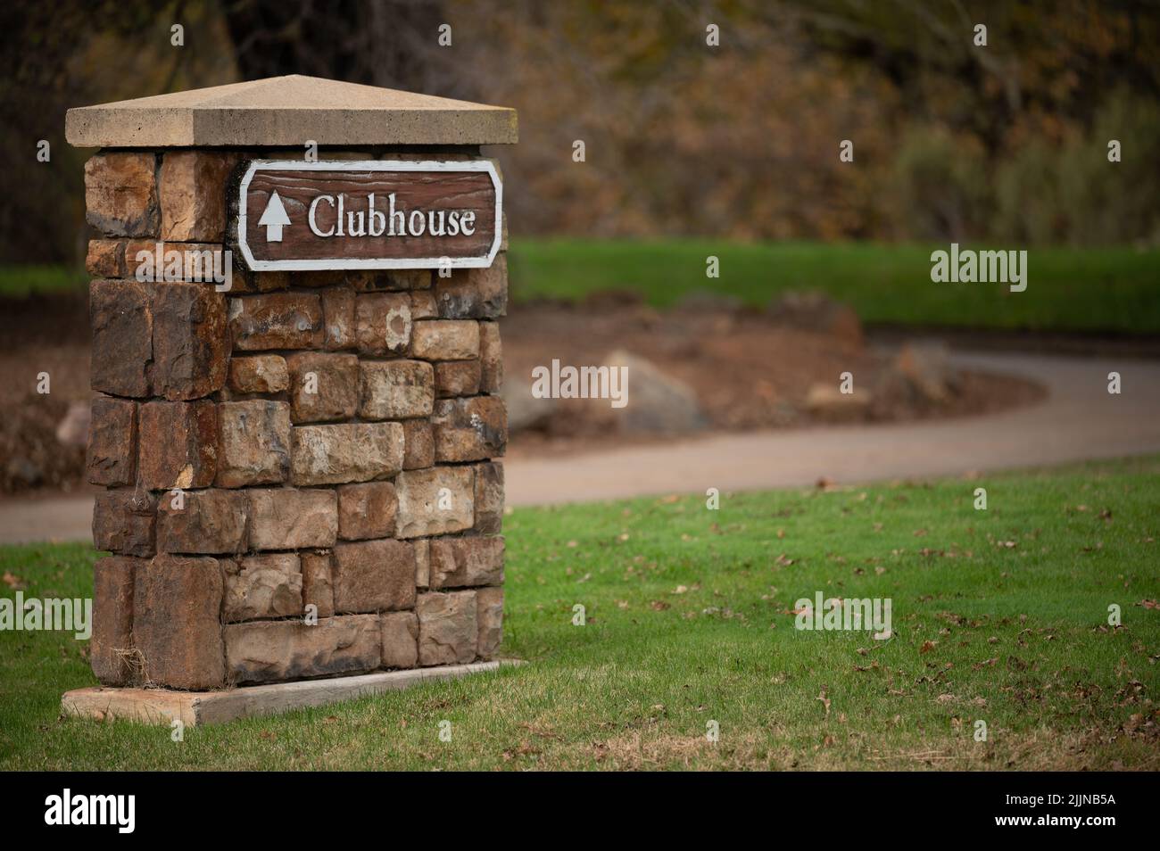 A Golf course clubhouse sign on a stone Stock Photo - Alamy