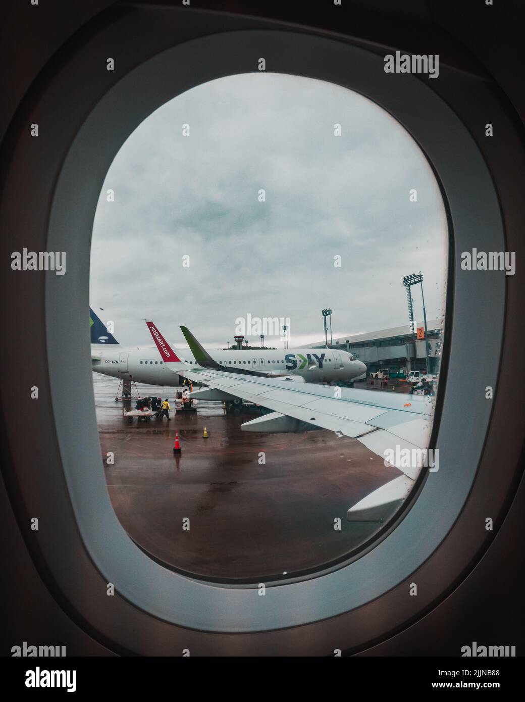 A wing of an airplane from its window Stock Photo - Alamy