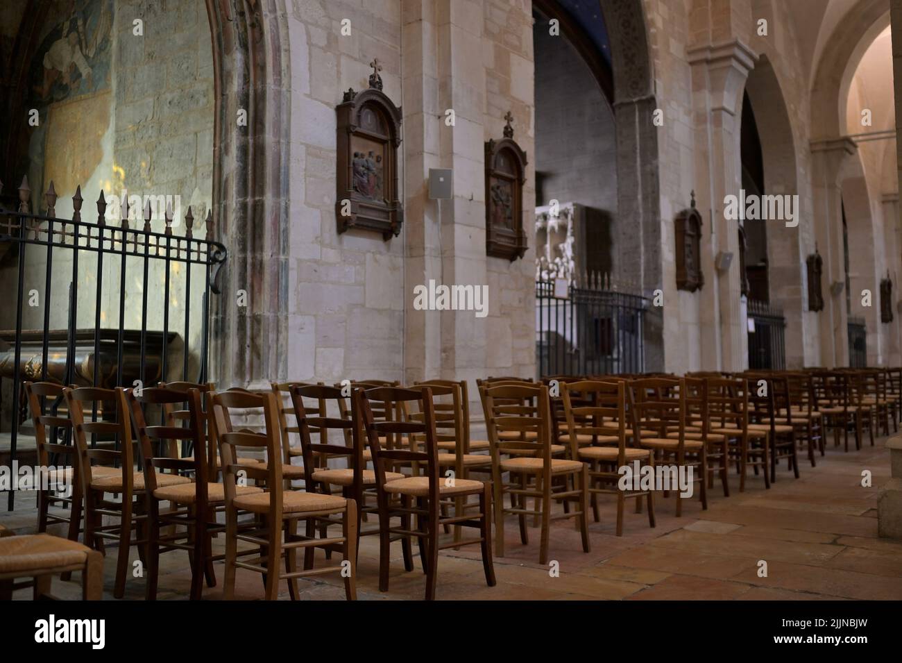 The collegiate church of Notre-Dame (Basilique Notre Dame), Beaune FR ...