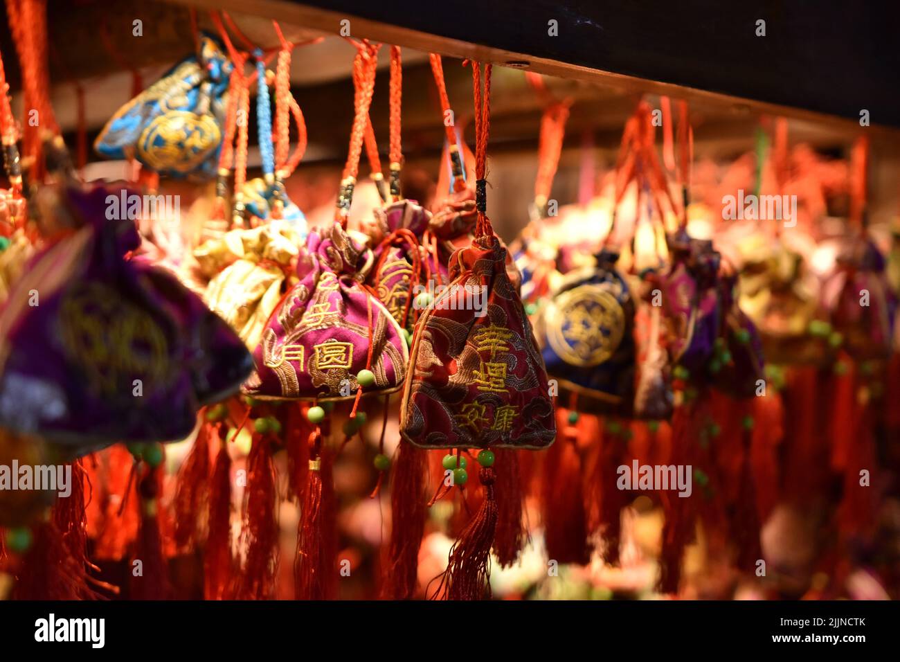 Traditional chinese street market hi-res stock photography and images ...