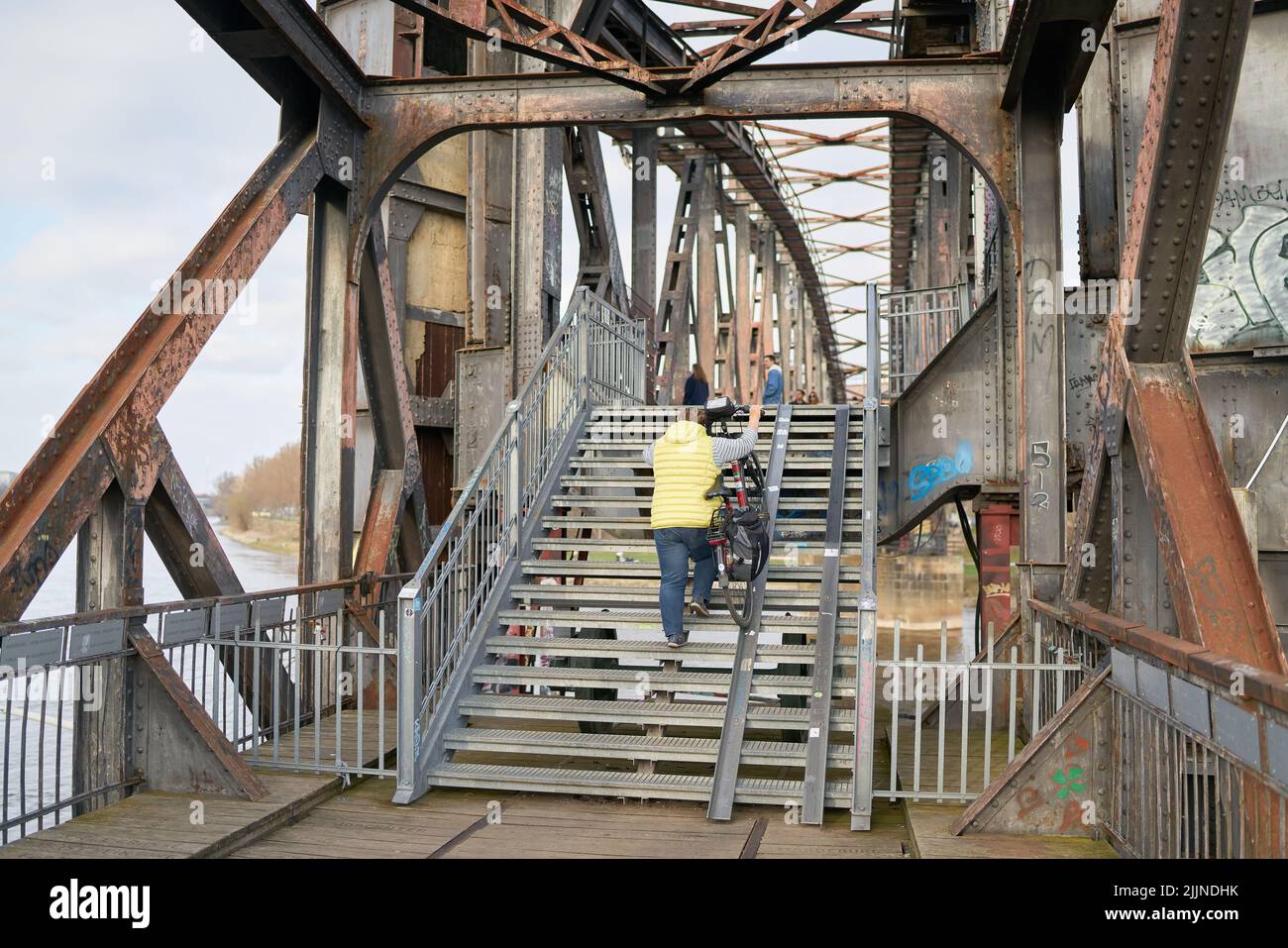 Lifting steel beams hi-res stock photography and images - Alamy