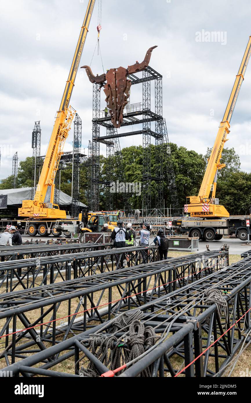 Wacken, Germany. 27th July, 2022. Workers assemble the Wacken Skull ...