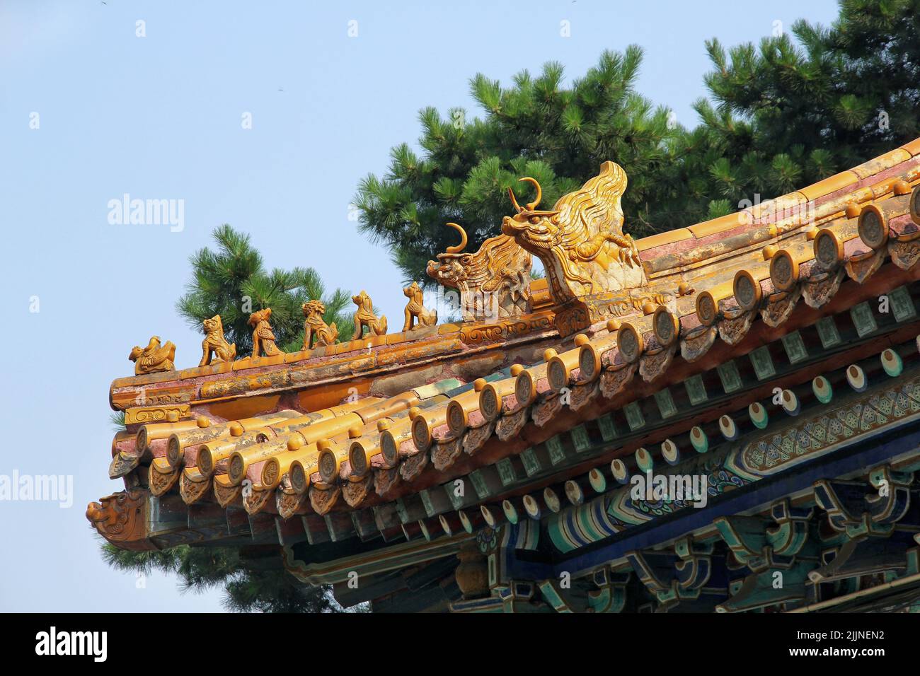 Traditional chinese roof eave hi-res stock photography and images - Alamy