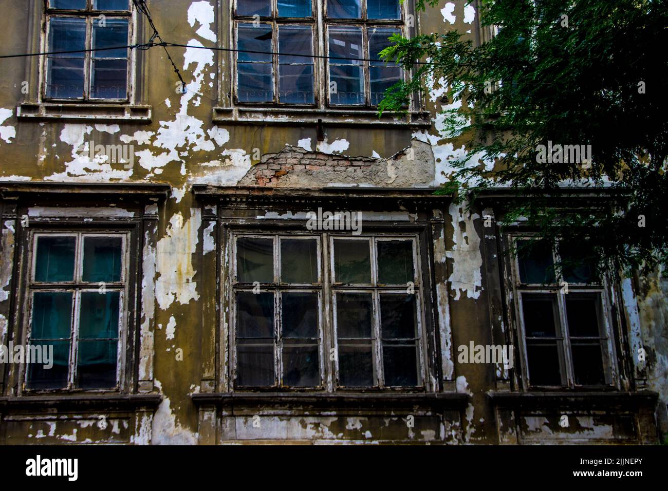 Old building damaged hi-res stock photography and images - Alamy