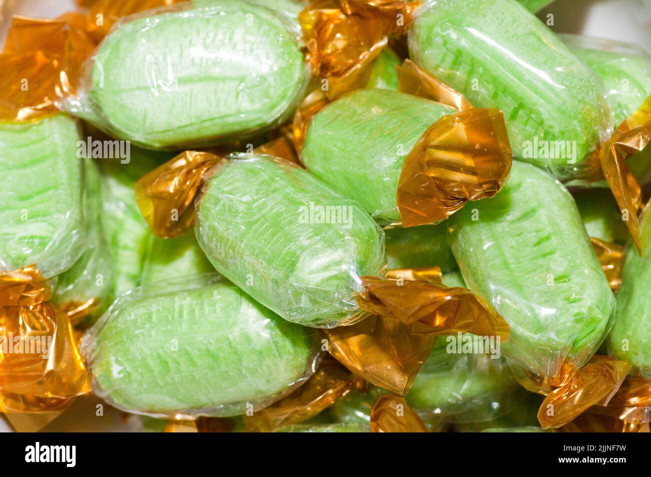 Wrapped sweets hi-res stock photography and images - Alamy