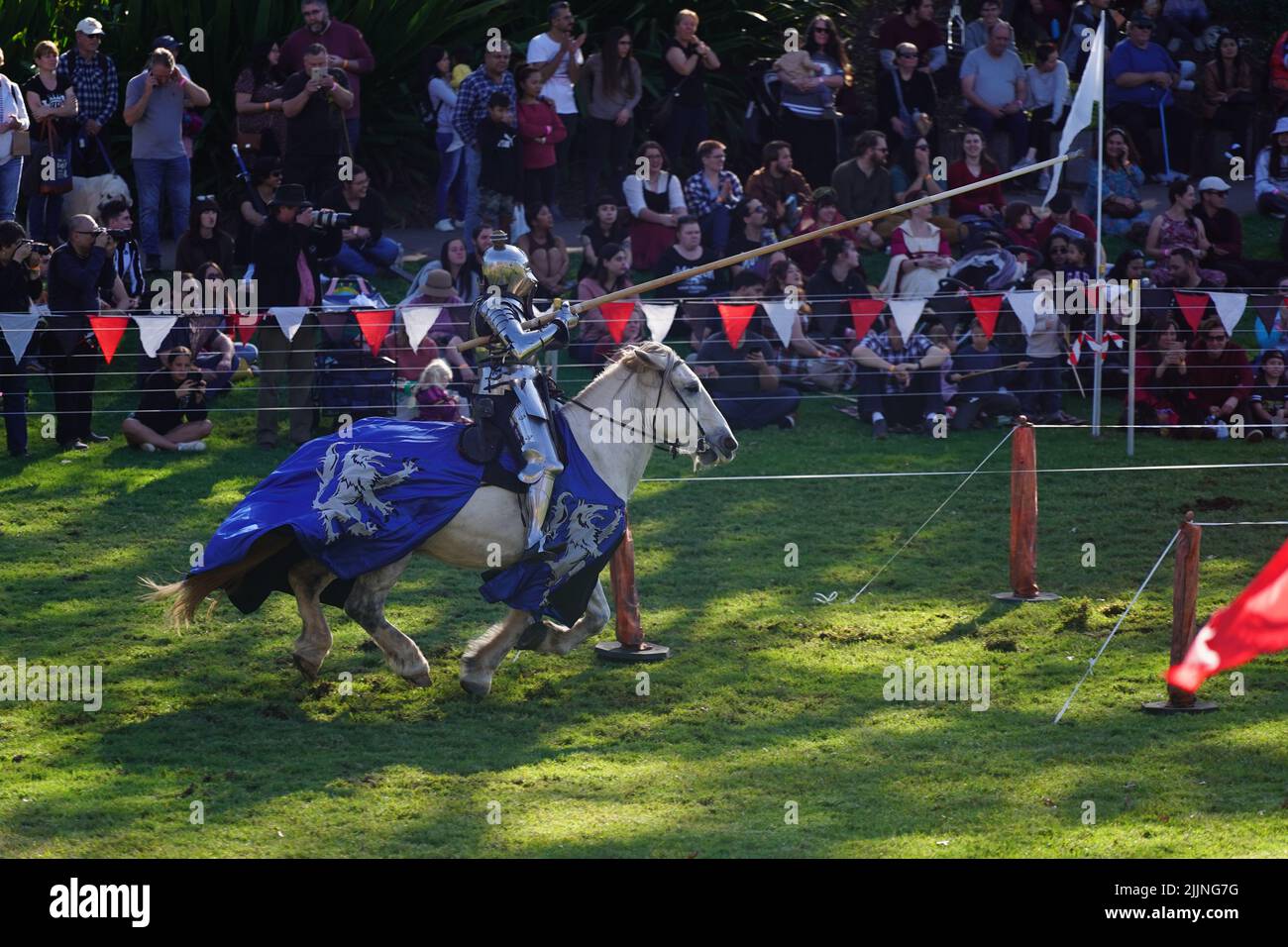 Knight horse armor hi-res stock photography and images - Alamy