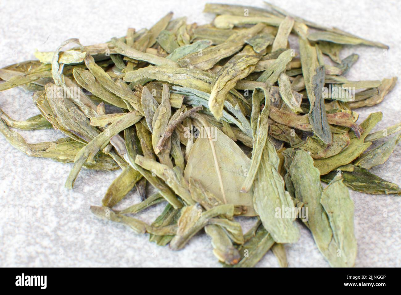Tea leaves fresh pile hi-res stock photography and images - Alamy