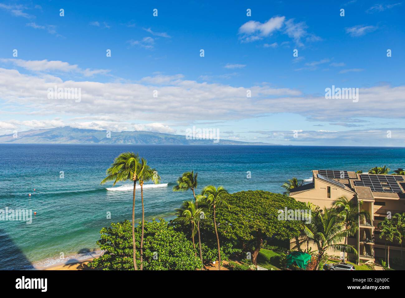 Blue sky clouds hawaii hi-res stock photography and images - Alamy