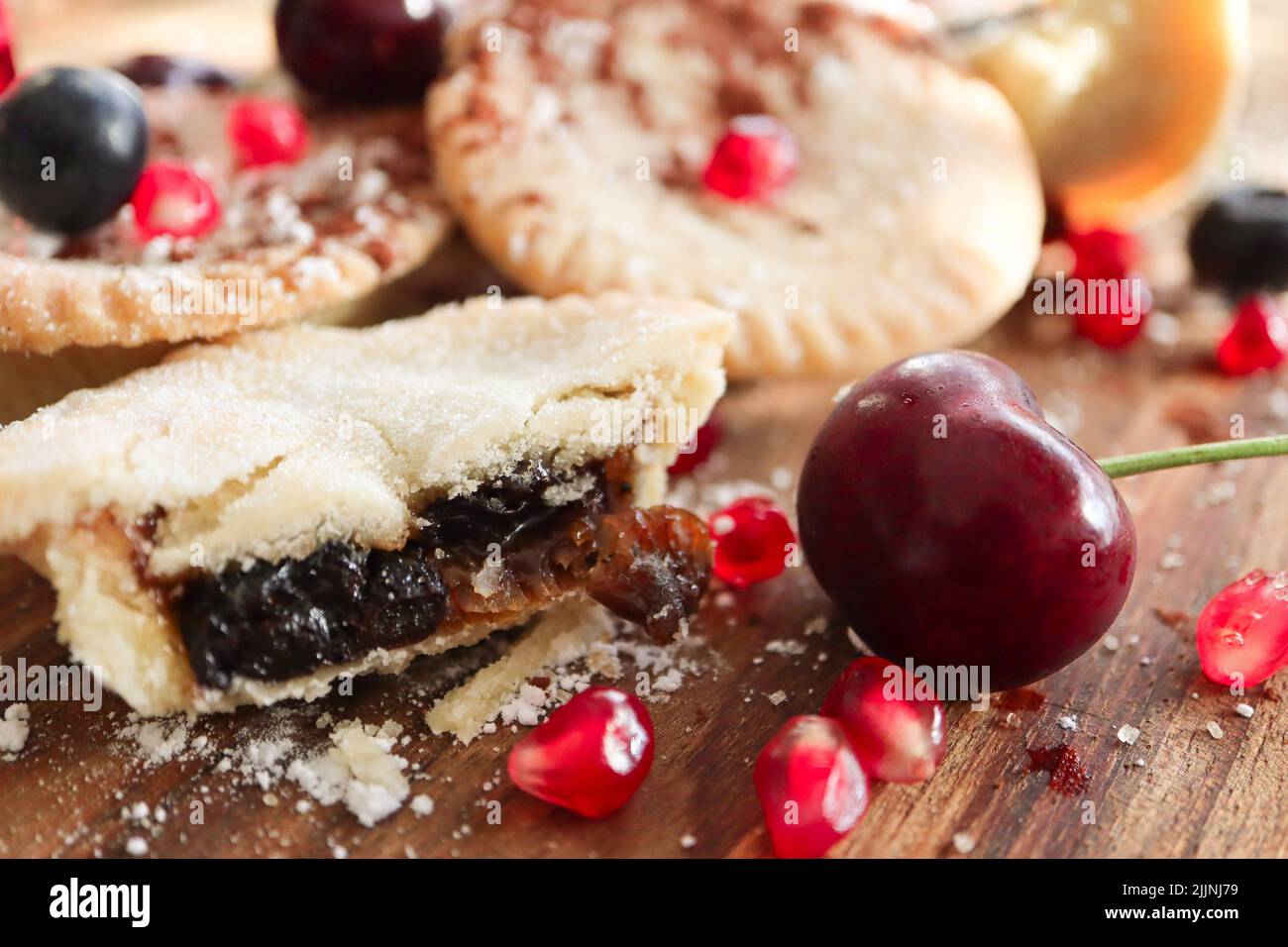 Christmas fruit mince pies Stock Photo - Alamy