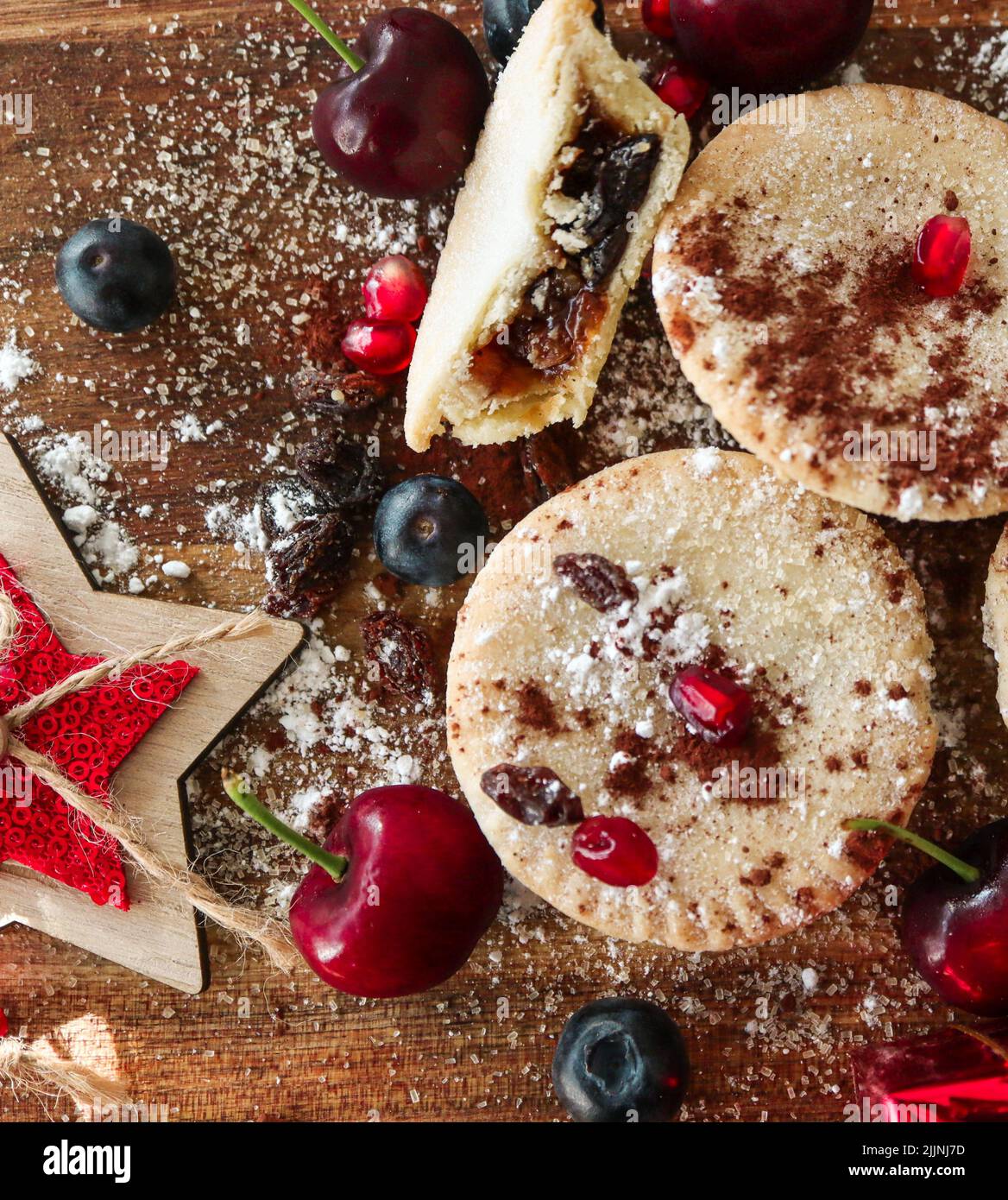 Christmas fruit mince pies Stock Photo - Alamy