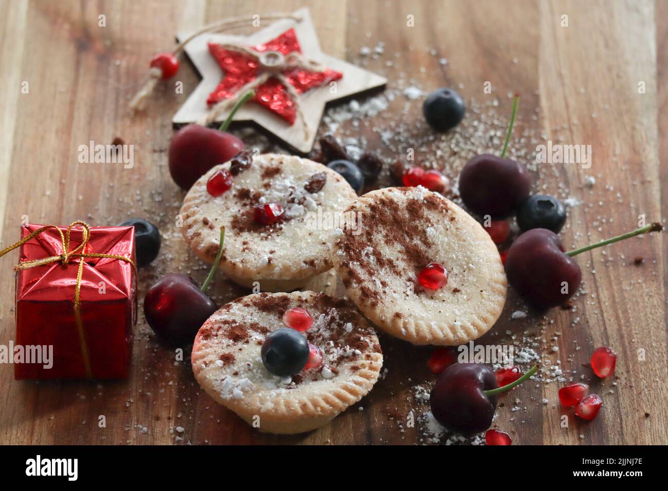 Christmas fruit mince pies Stock Photo - Alamy