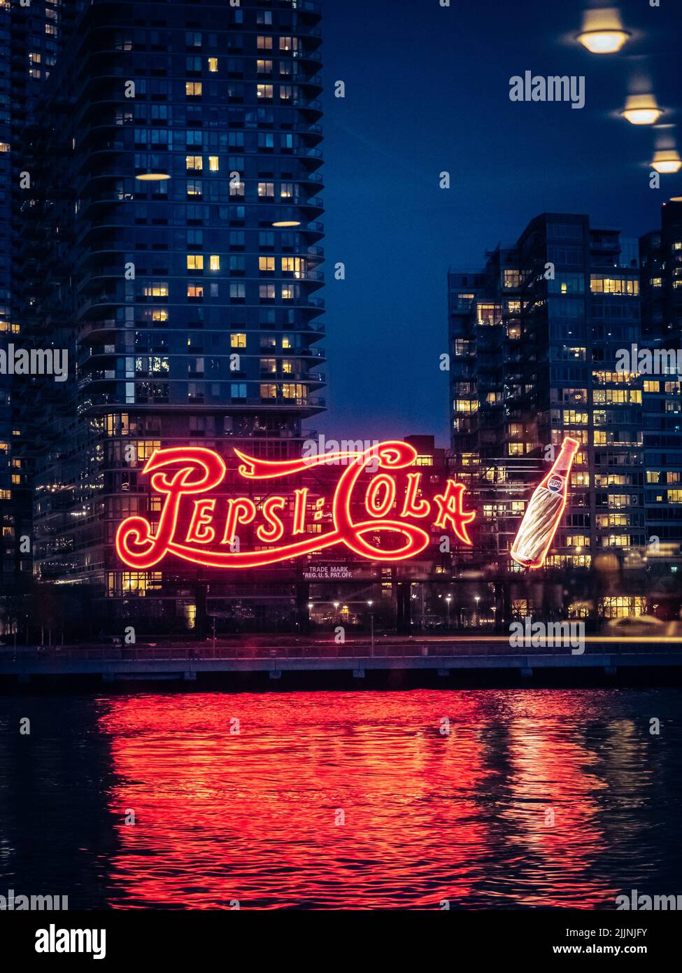 Pepsi logo hi-res stock photography and images - Alamy