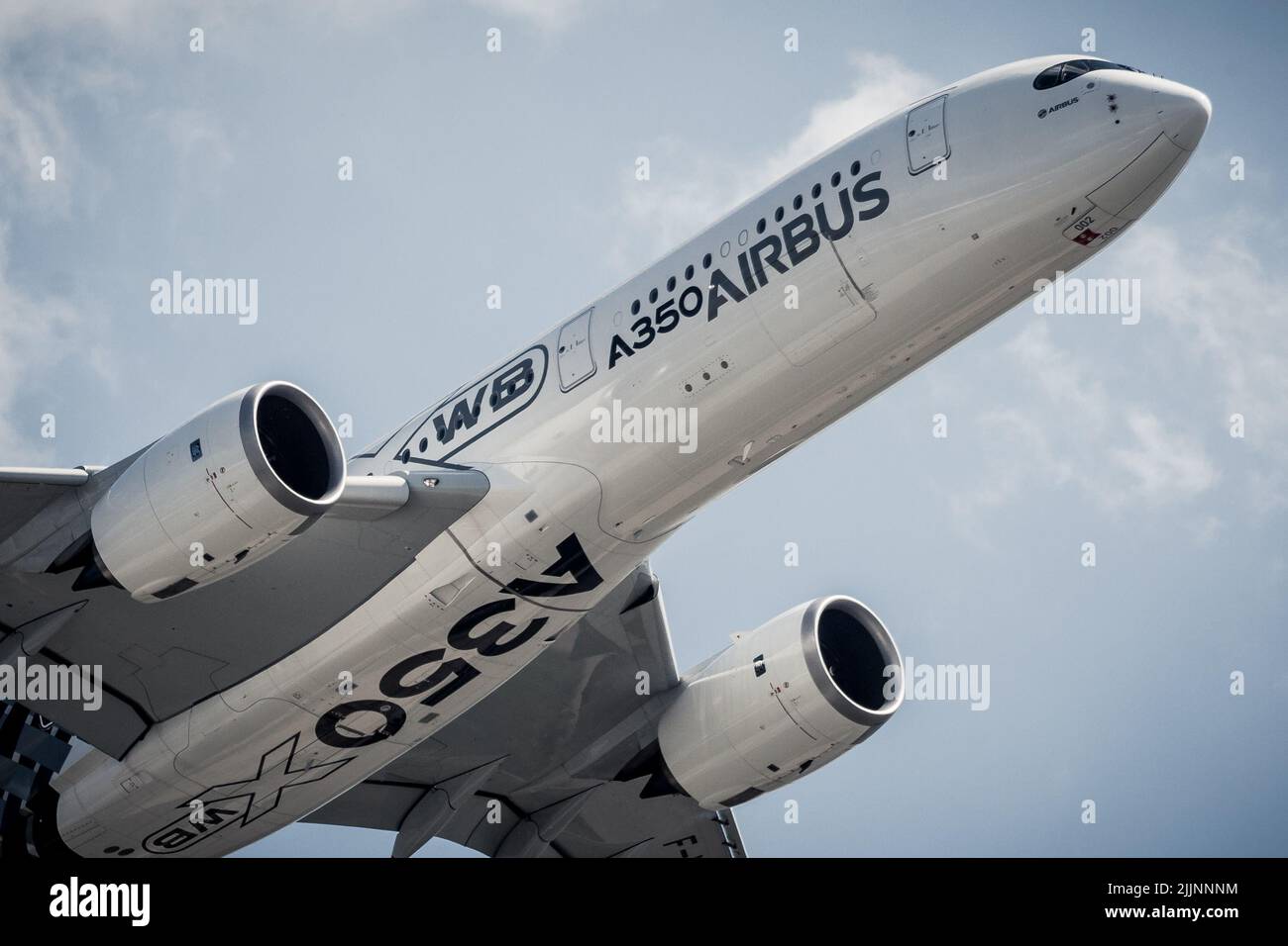 Airplane a350 hi-res stock photography and images - Alamy