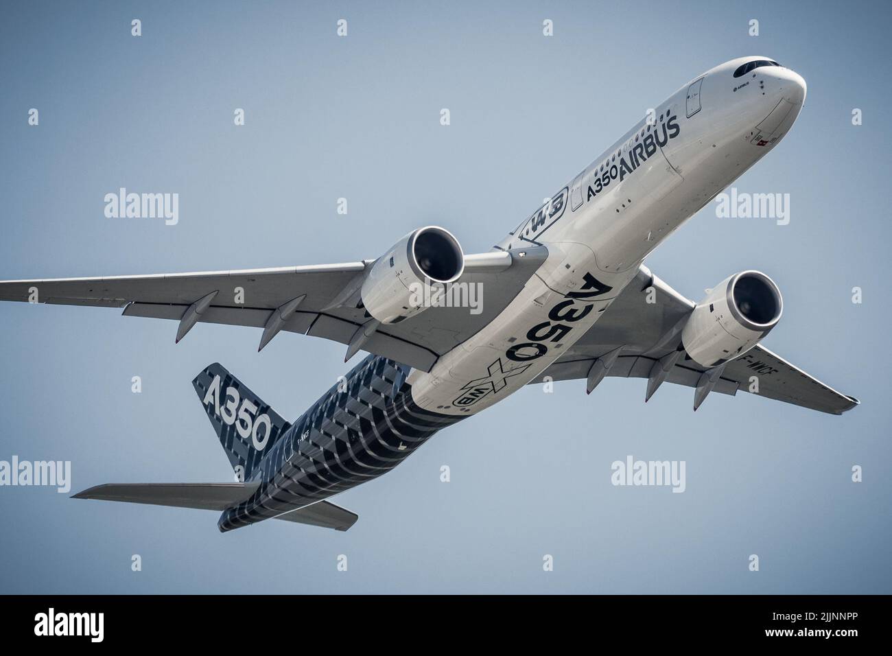 Airplane a350 hi-res stock photography and images - Alamy