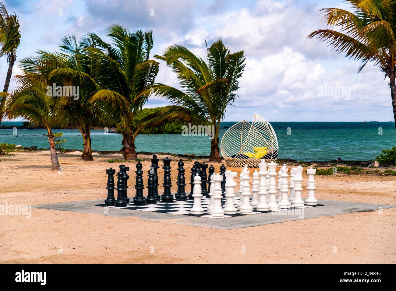 Chess by the beach hi-res stock photography and images - Alamy