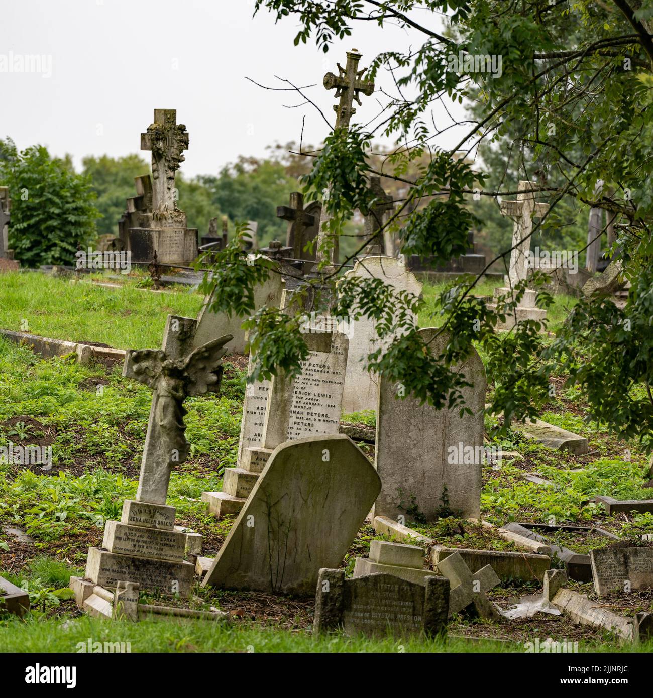 Victorian cemetery hi-res stock photography and images - Alamy