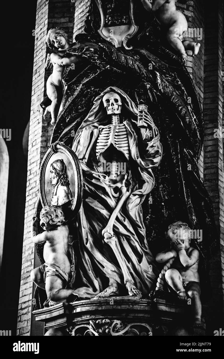 Prehistoric human skeleton hi-res stock photography and images - Alamy