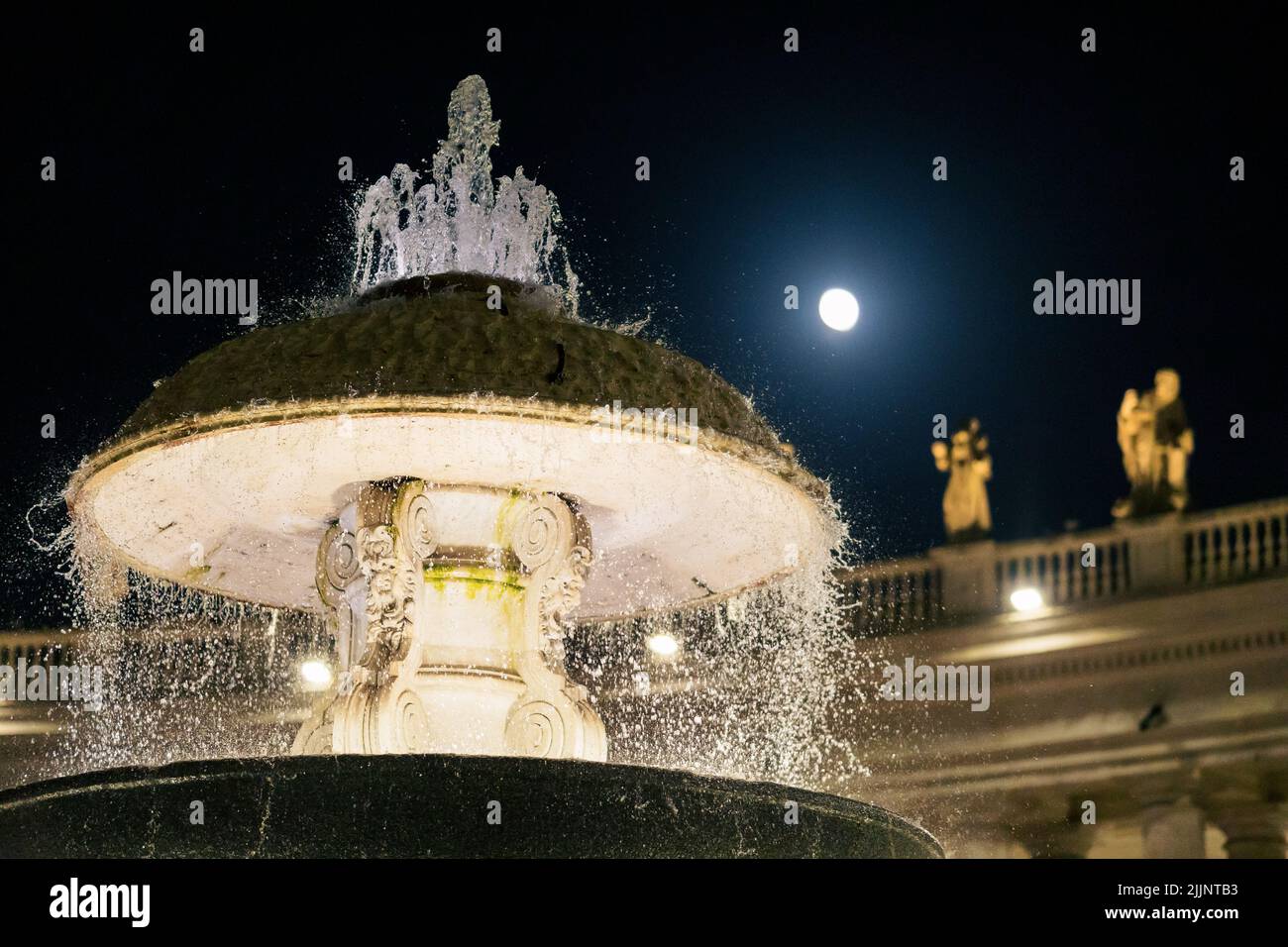 Fountain night moon water hi-res stock photography and images - Alamy