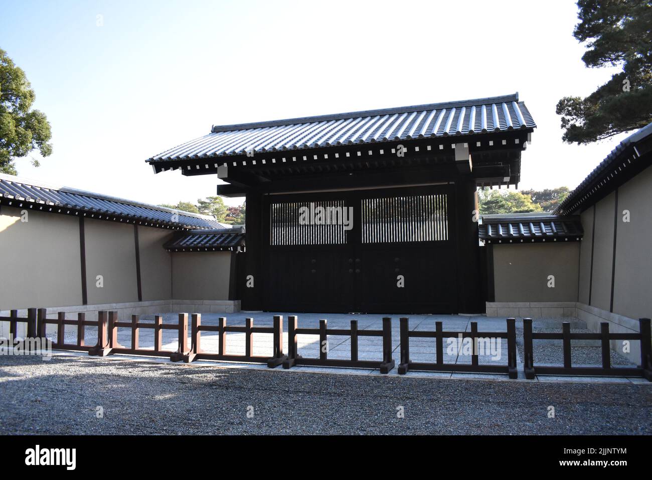Japanese house gate hi-res stock photography and images - Alamy