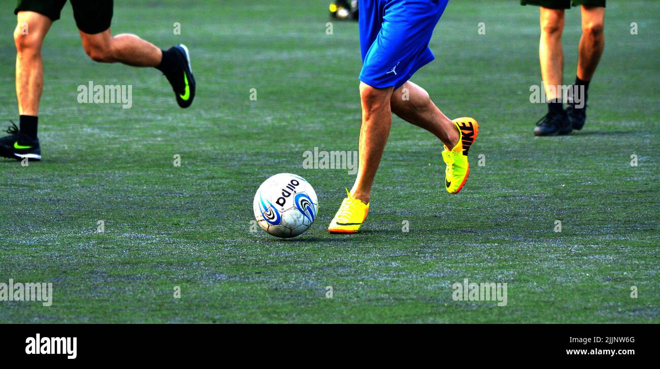 Soccer play people hi-res stock photography and images - Alamy