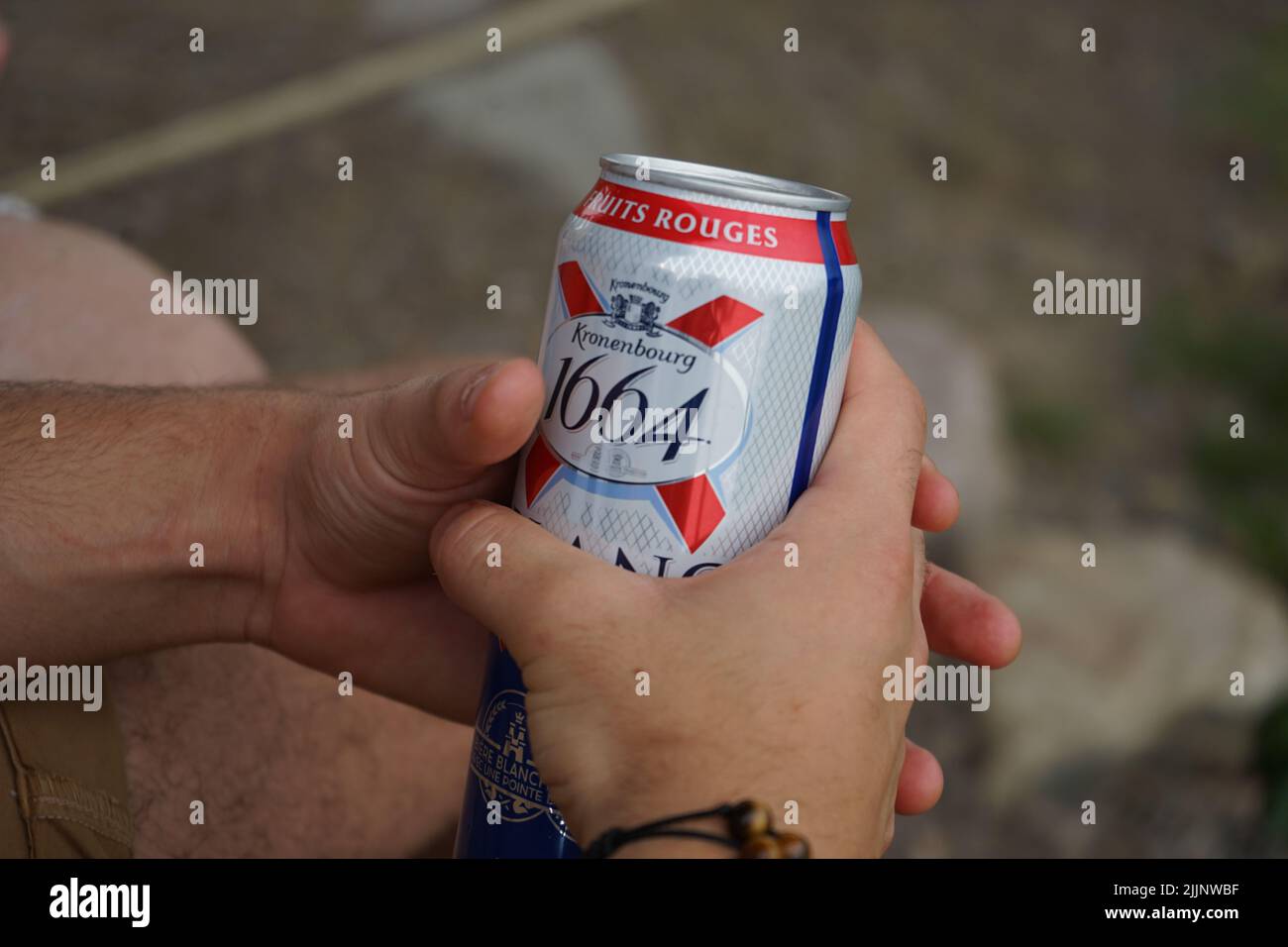 Man hand holding alcohol hi-res stock photography and images - Alamy