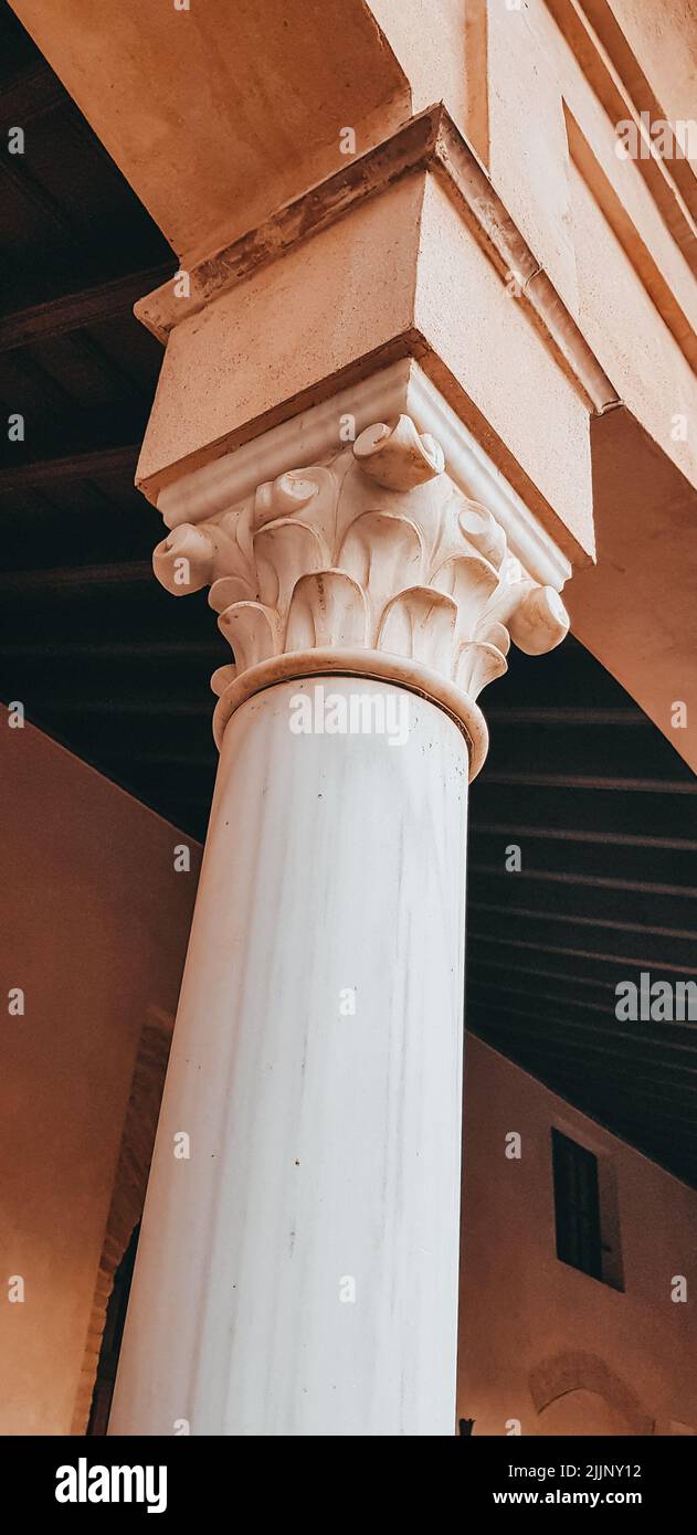 Classical column facade hi-res stock photography and images - Alamy