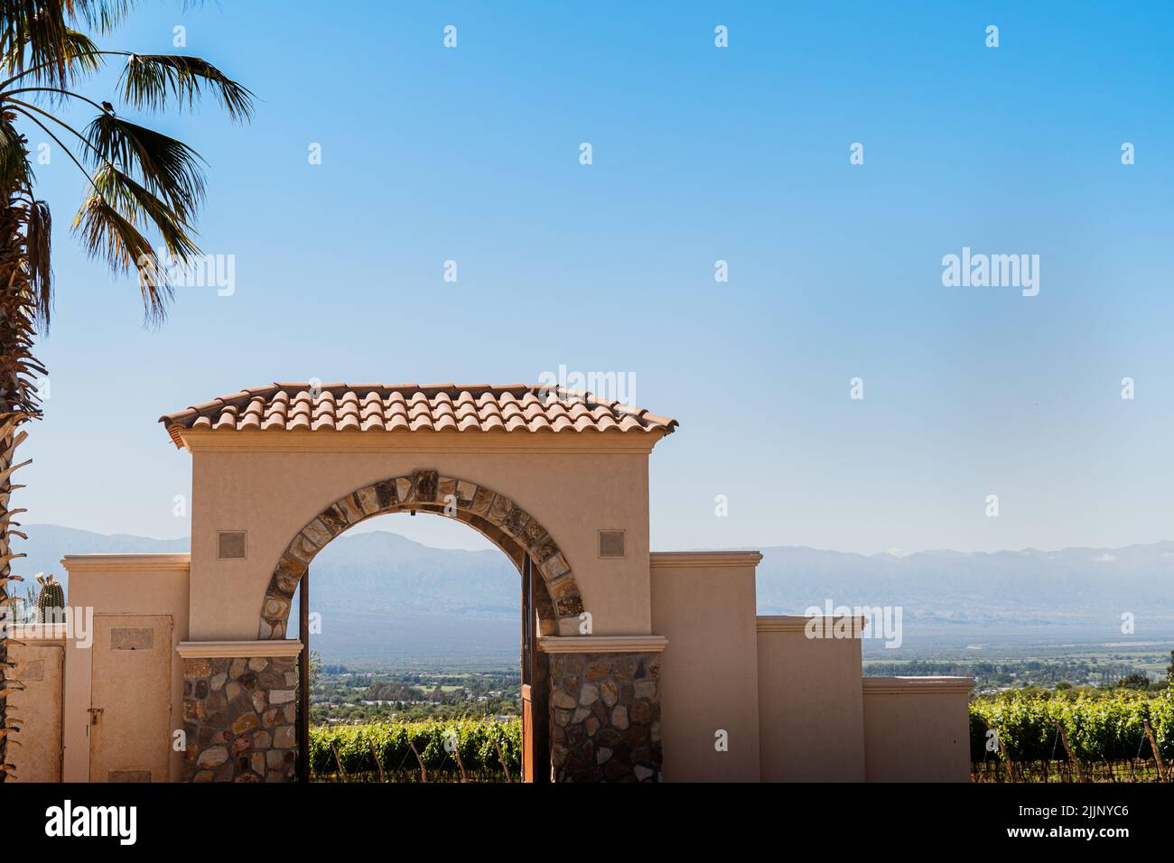 Blue sky architecture architectural hi-res stock photography and images ...