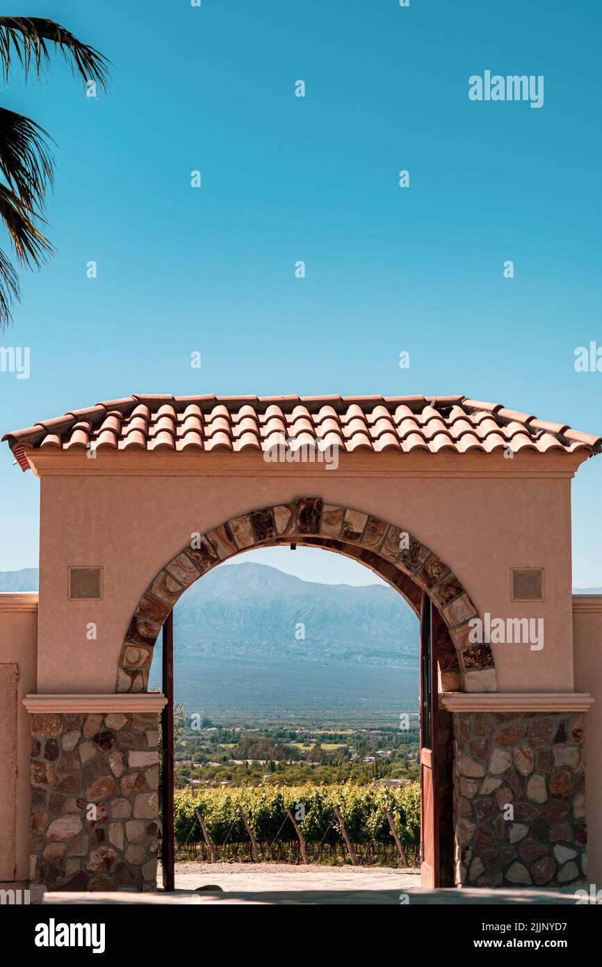 Traditional stone arch hi-res stock photography and images - Alamy