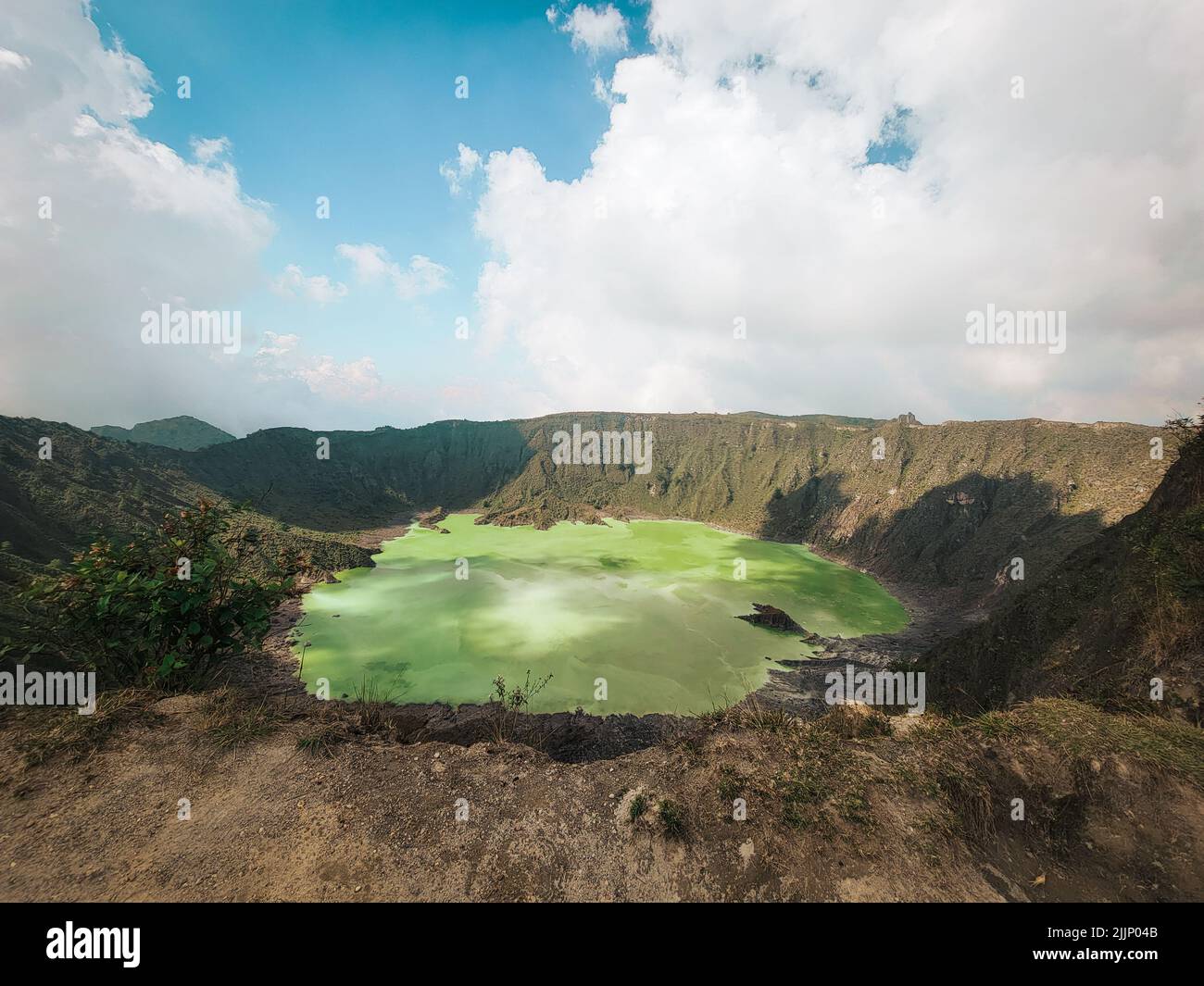 A mesmerizing view of the lake on Chichonal volcano, Chiapas, Mexico ...