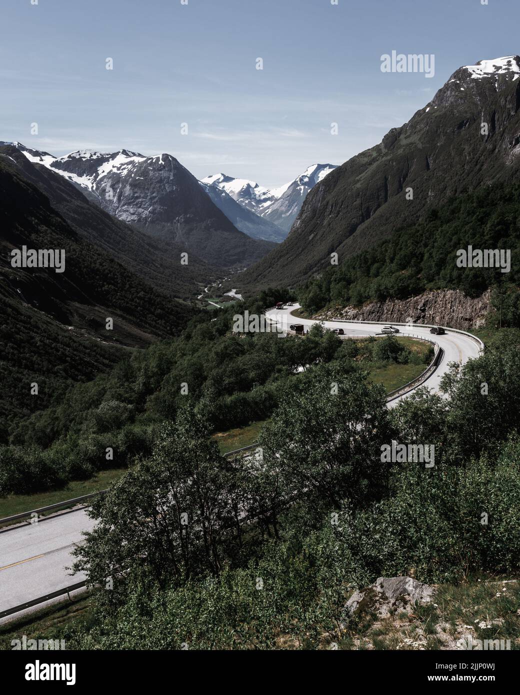 Place between mountains hi-res stock photography and images - Alamy