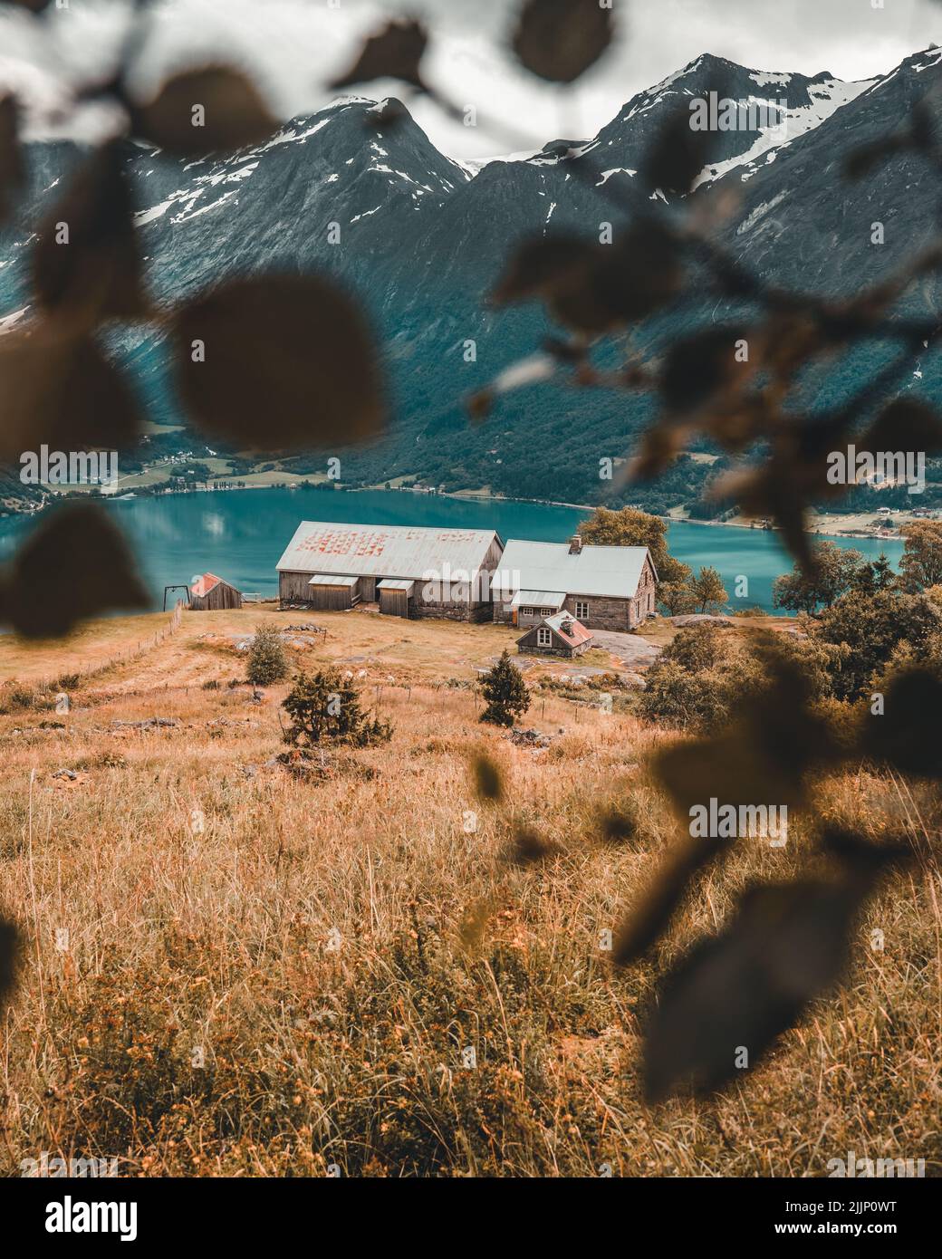 Huts built on sea hi-res stock photography and images - Alamy