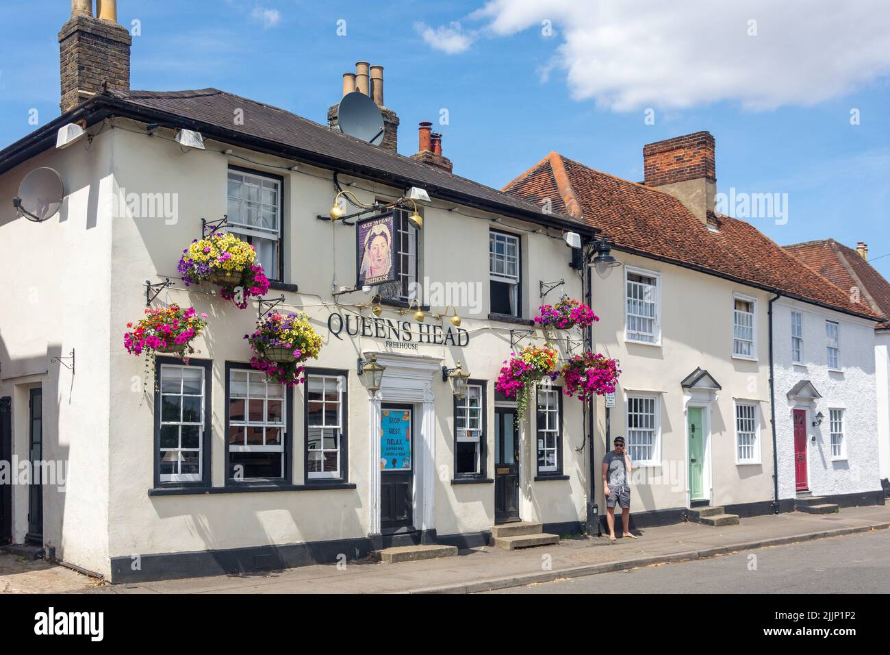 The Queens Head Pub, Knight Street, Church Street, Sawbridgeworth ...