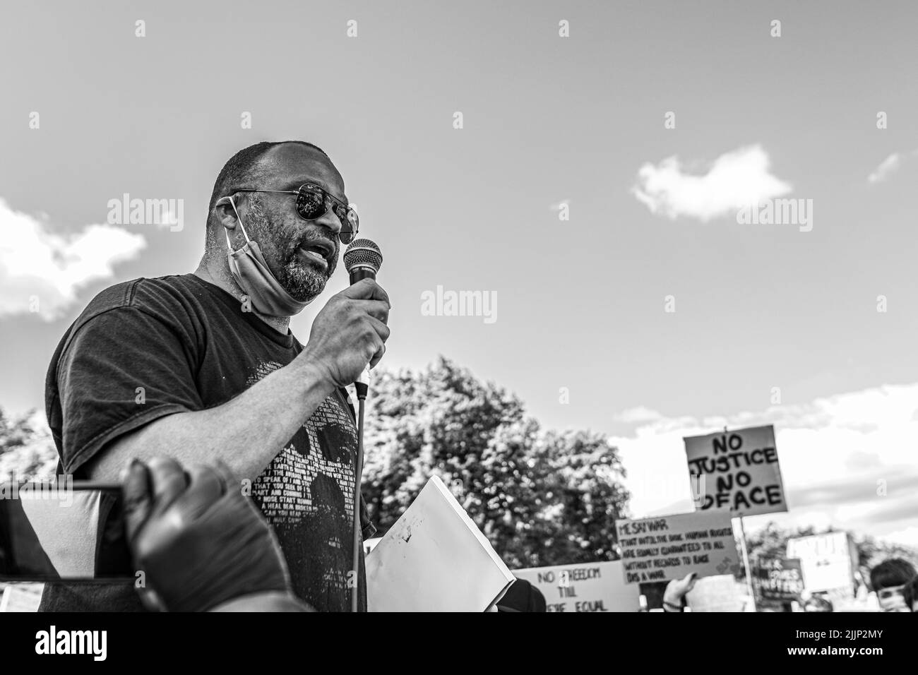 Man holding black lives Black and White Stock Photos & Images - Alamy