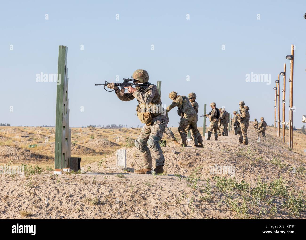 Soldiers assigned to the 4th Infantry Division prepare for a rifle ...