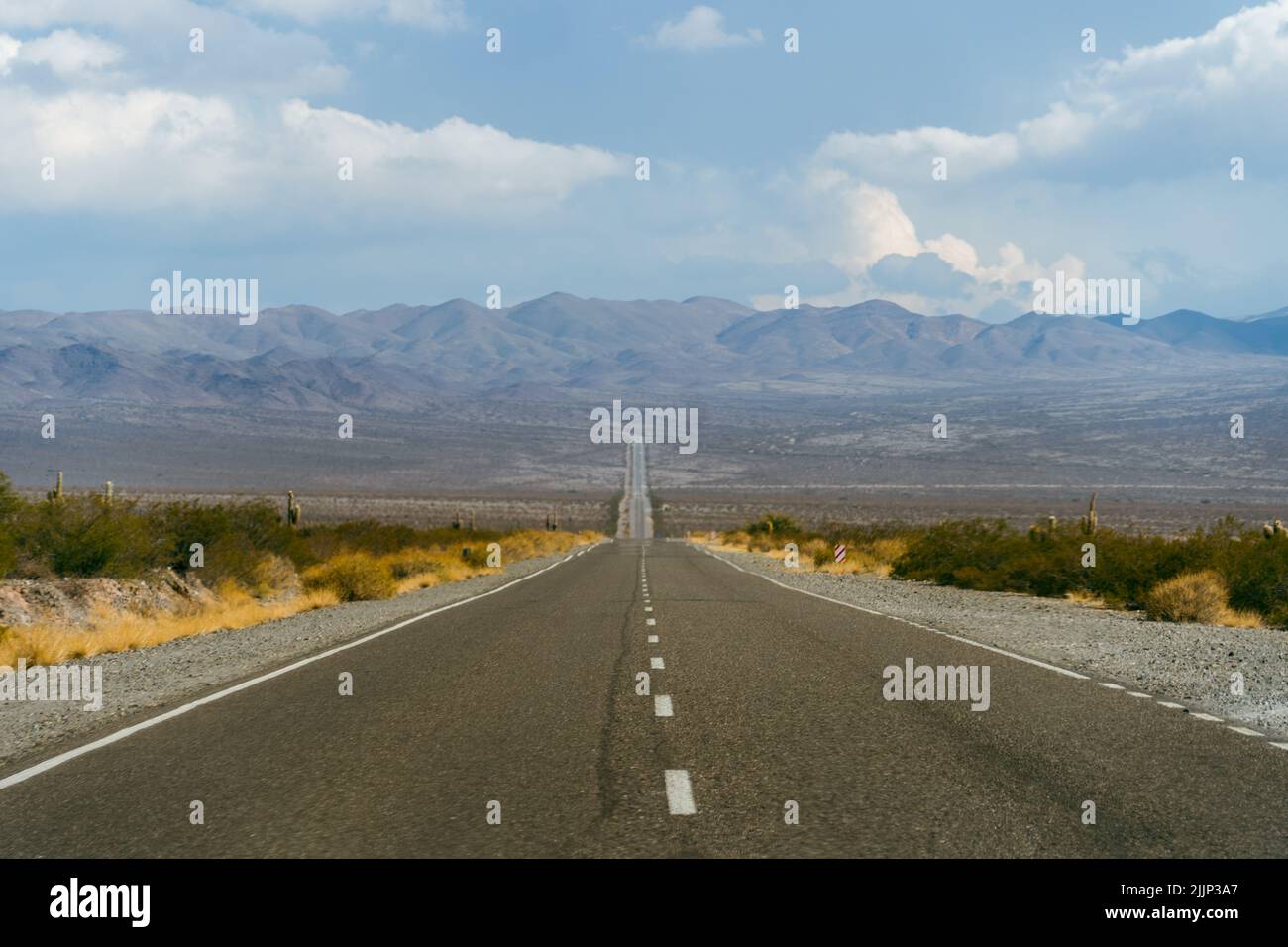 Empty road view hi-res stock photography and images - Alamy