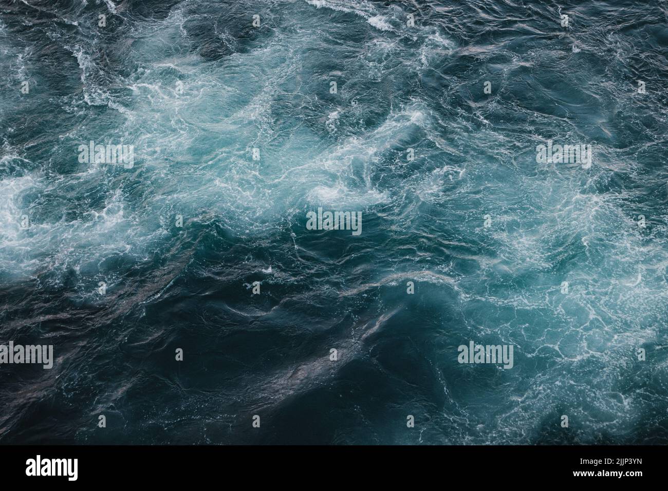 Shot of sea waves hi-res stock photography and images - Alamy