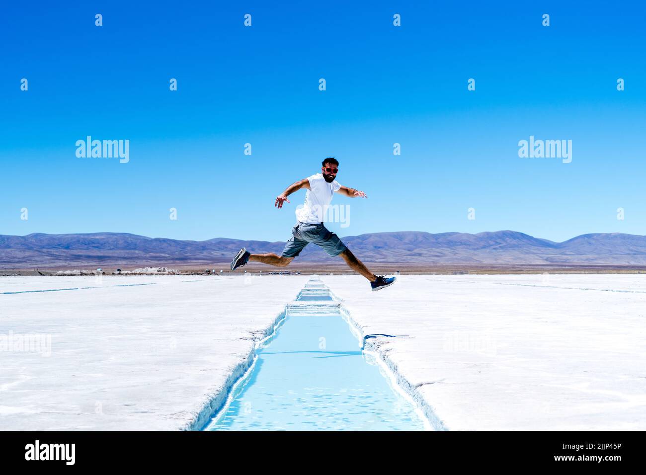 Man jumping water hi-res stock photography and images - Alamy