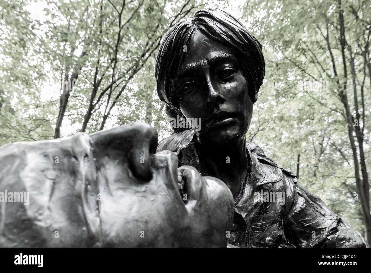 Vietnam womens memorial statue hi-res stock photography and images - Alamy