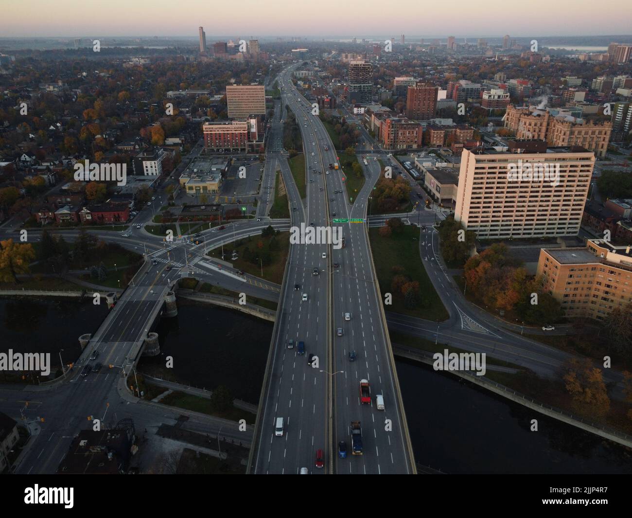 City roads hi-res stock photography and images - Alamy