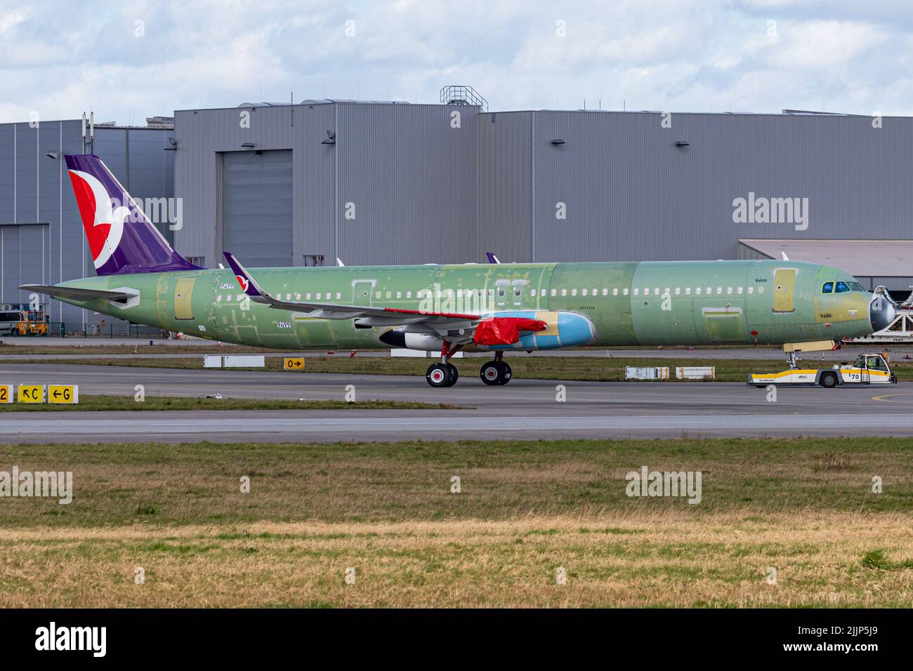 Air Macau Airbus A321-271NX (D-AVYF, 9499) Hamburg Finkenwerder Airport ...