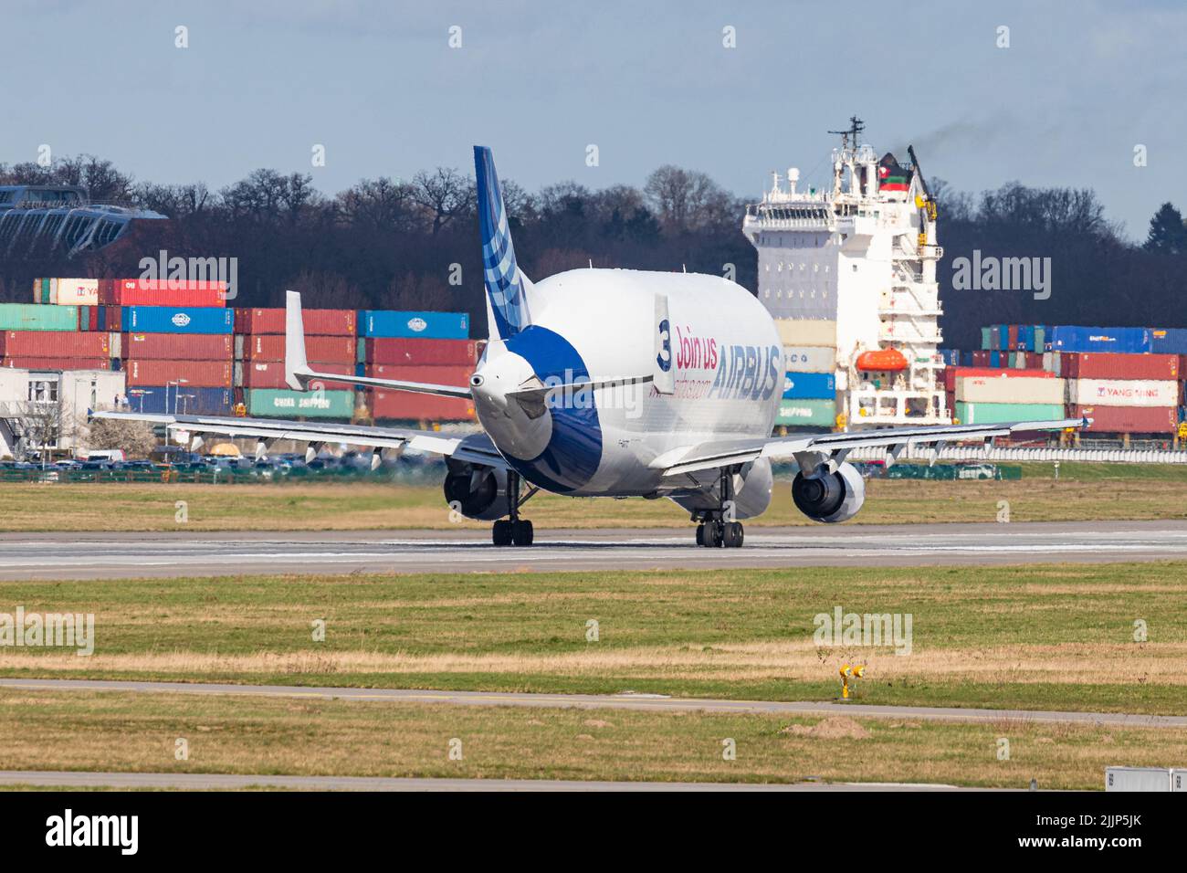 Airbus Beluga, Airbus A300B4-608ST (F-GSTC, 765) taxiing to the runway ...
